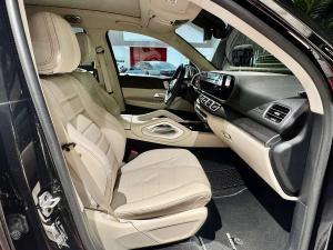 Black Mercedes-Benz gls-580 2021 in Vilnius, with an engine capacity of 3.98 L and mileage of 90 thousand km for 80000 €, photo 20 on AUTOMOTO.COM.LV