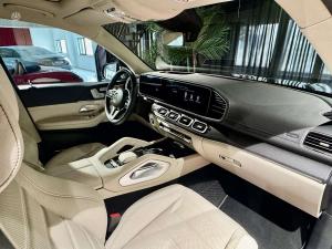 Black Mercedes-Benz gls-580 2021 in Vilnius, with an engine capacity of 3.98 L and mileage of 90 thousand km for 80000 €, photo 21 on AUTOMOTO.COM.LV