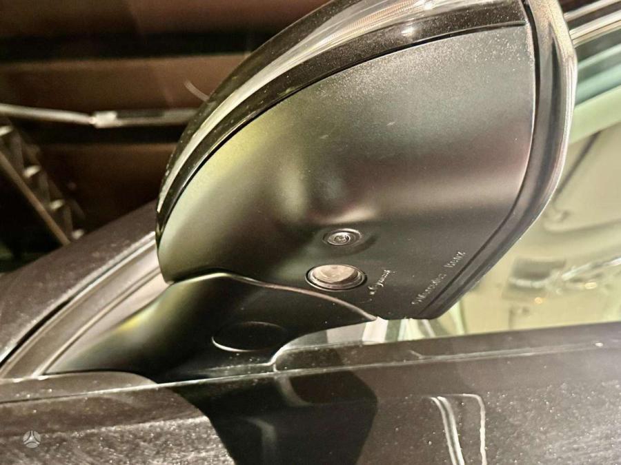 Black Mercedes-Benz gls-580 2021 in Vilnius, with an engine capacity of 3.98 L and mileage of 90 thousand km for 80000 €, photo 25 on AUTOMOTO.COM.LV
