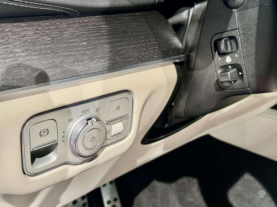 Black Mercedes-Benz gls-580 2021 in Vilnius, with an engine capacity of 3.98 L and mileage of 90 thousand km for 80000 €, photo 26 on AUTOMOTO.COM.LV