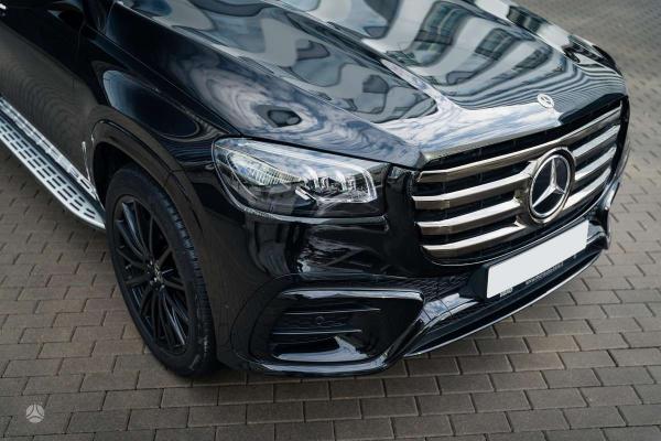 Black Mercedes-Benz gls-580 2024 in Vilnius, with an engine capacity of 3.98 L and mileage of 42 thousand km for 133000 €, photo 2 on AUTOMOTO.COM.LV