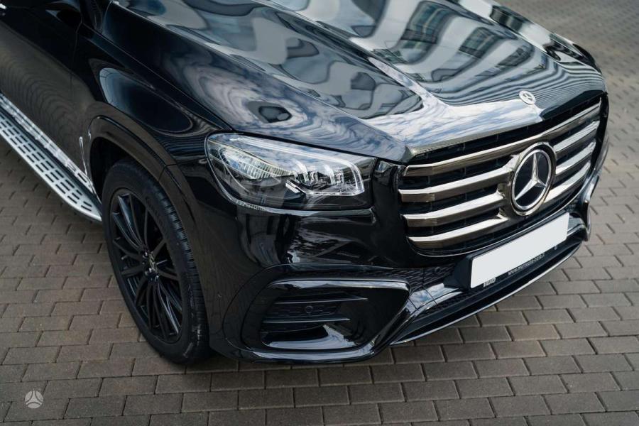 Black Mercedes-Benz gls-580 2024 in Vilnius, with an engine capacity of 3.98 L and mileage of 42 thousand km for 133000 €, photo 3 on AUTOMOTO.COM.LV
