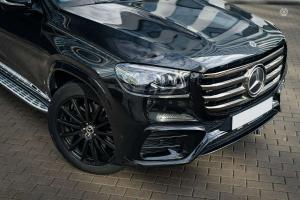 Black Mercedes-Benz gls-580 2024 in Vilnius, with an engine capacity of 3.98 L and mileage of 42 thousand km for 133000 €, photo 7 on AUTOMOTO.COM.LV