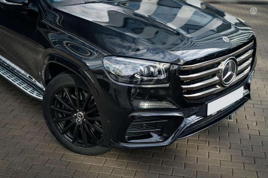 Black Mercedes-Benz gls-580 2024 in Vilnius, with an engine capacity of 3.98 L and mileage of 42 thousand km for 133000 €, photo 7 on AUTOMOTO.COM.LV
