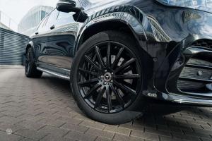 Black Mercedes-Benz gls-580 2024 in Vilnius, with an engine capacity of 3.98 L and mileage of 42 thousand km for 133000 €, photo 9 on AUTOMOTO.COM.LV
