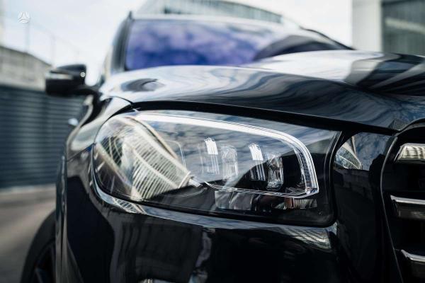 Black Mercedes-Benz gls-580 2024 in Vilnius, with an engine capacity of 3.98 L and mileage of 42 thousand km for 133000 €, photo 9 on AUTOMOTO.COM.LV