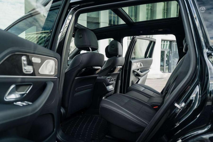 Black Mercedes-Benz gls-580 2024 in Vilnius, with an engine capacity of 3.98 L and mileage of 42 thousand km for 133000 €, photo 33 on AUTOMOTO.COM.LV
