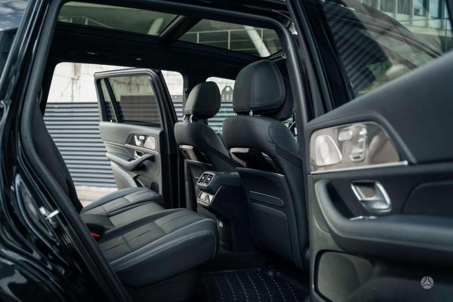 Black Mercedes-Benz gls-580 2024 in Vilnius, with an engine capacity of 3.98 L and mileage of 42 thousand km for 133000 €, photo 34 on AUTOMOTO.COM.LV