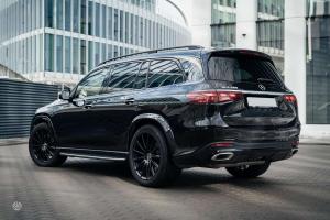 Black Mercedes-Benz gls-580 2024 in Vilnius, with an engine capacity of 3.98 L and mileage of 42 thousand km for 133000 €, photo 37 on AUTOMOTO.COM.LV