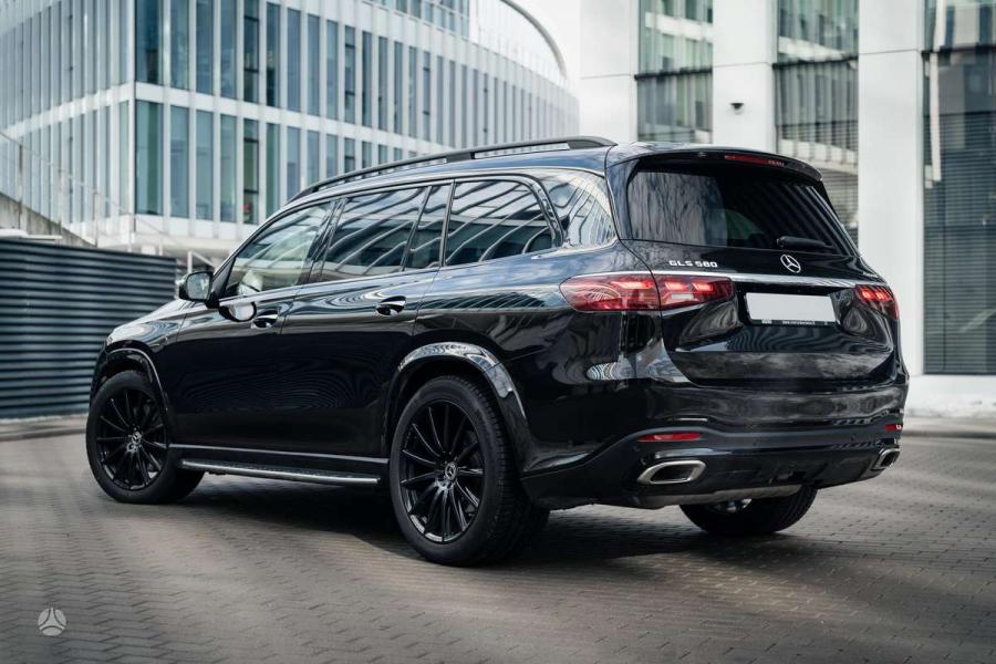 Black Mercedes-Benz gls-580 2024 in Vilnius, with an engine capacity of 3.98 L and mileage of 42 thousand km for 133000 €, photo 37 on AUTOMOTO.COM.LV