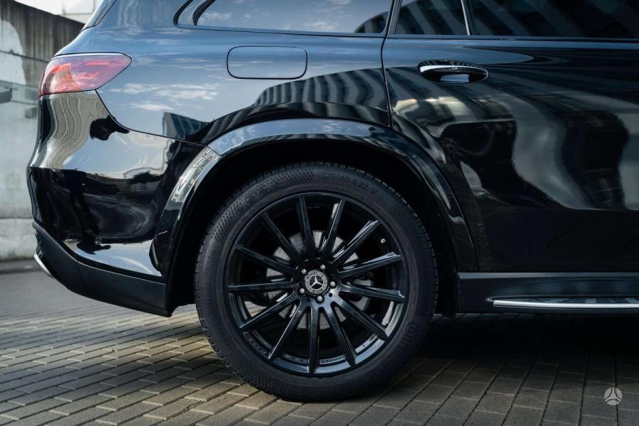 Black Mercedes-Benz gls-580 2024 in Vilnius, with an engine capacity of 3.98 L and mileage of 42 thousand km for 133000 €, photo 43 on AUTOMOTO.COM.LV