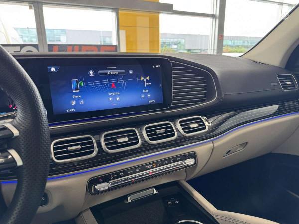 Grey Mercedes-Benz gls-580 2024 in Vilnius, with an engine capacity of 4.00 L and mileage of 71 thousand km for 97777 €, photo 8 on AUTOMOTO.COM.LV