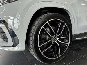 Pelēks Mercedes-Benz gls-580 2024 Viļņa, ar dzinēja tilpumu 4.00 L un nobraukumu 71 tūkst. km par 97777 €, foto 25 vietnē AUTOMOTO.COM.LV