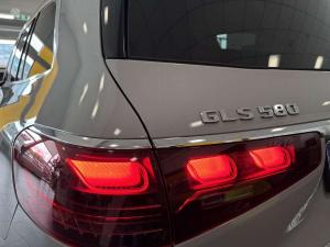 Pelēks Mercedes-Benz gls-580 2024 Viļņa, ar dzinēja tilpumu 4.00 L un nobraukumu 71 tūkst. km par 97777 €, foto 30 vietnē AUTOMOTO.COM.LV