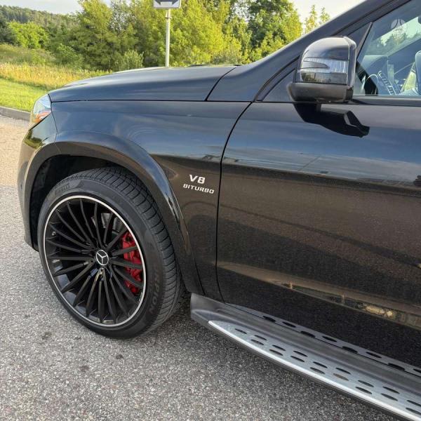 Mercedes-Benz GLS 63 AMG 2017 in Vilnius on AUTOMOTO.COM.LV Black Mercedes-Benz GLS 63 AMG 2017 in Vilnius, with an engine capacity of 0.00 L and mileage of 293 thousand km for 32400 €, photo 9 on AUTOMOTO.COM.LV