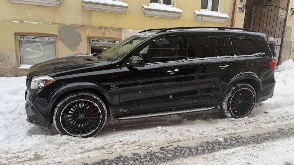 Mercedes-Benz GLS 63 AMG 2017 in Vilnius on AUTOMOTO.COM.LV Black Mercedes-Benz GLS 63 AMG 2017 in Vilnius, with an engine capacity of 0.00 L and mileage of 293 thousand km for 32400 €, photo 10 on AUTOMOTO.COM.LV