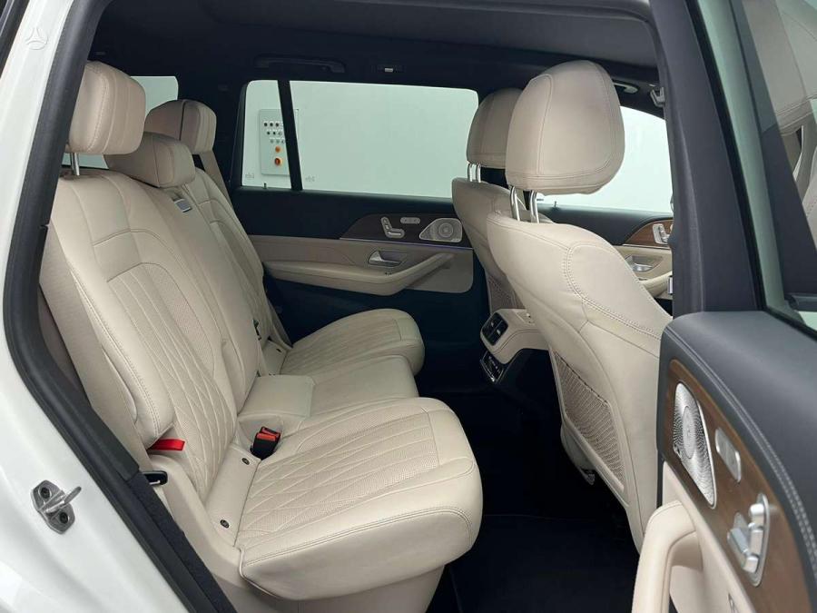 White Mercedes-Benz GLS 63 AMG 2021 in Panevezys, with an engine capacity of 3.98 L and mileage of 120 thousand km for 99990 €, photo 19 on AUTOMOTO.COM.LV
