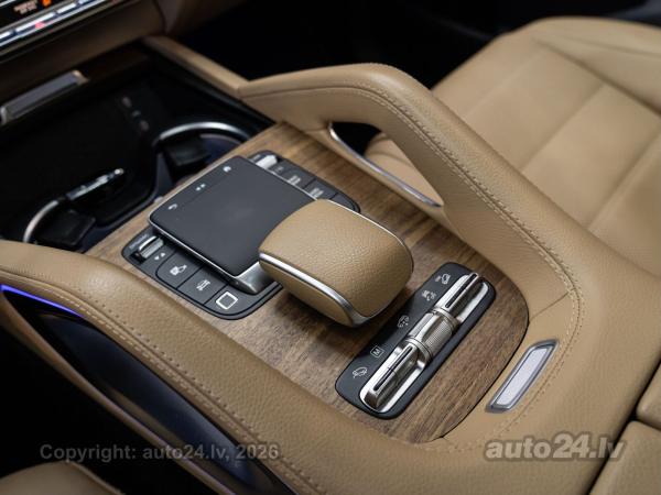 Melns Mercedes-Benz GLS-Class 2025 Tallina, ar dzinēja tilpumu 3.00 L un nobraukumu 22 tūkst. km par 139900 €, foto 9 vietnē AUTOMOTO.COM.LV
