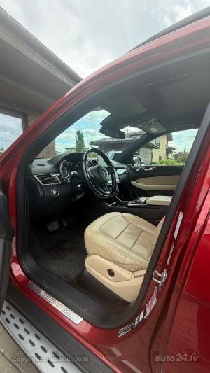 Sarkans Mercedes-Benz GLS-Class 2018 Tallina, ar dzinēja tilpumu 3.00 L un nobraukumu 148 tūkst. km par 44900 €, foto 7 vietnē AUTOMOTO.COM.LV