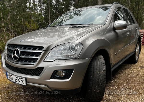Smilšu krāsa Mercedes-Benz M-Class 2009 Tallina, ar dzinēja tilpumu 3.00 L un nobraukumu 250 tūkst. km par 7700 €, foto 6 vietnē AUTOMOTO.COM.LV