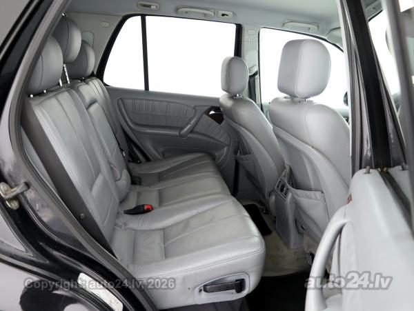 Melns Mercedes-Benz M-Class 2004 Tallina, ar dzinēja tilpumu 2.70 L un nobraukumu 314 tūkst. km par 2299 €, foto 7 vietnē AUTOMOTO.COM.LV
