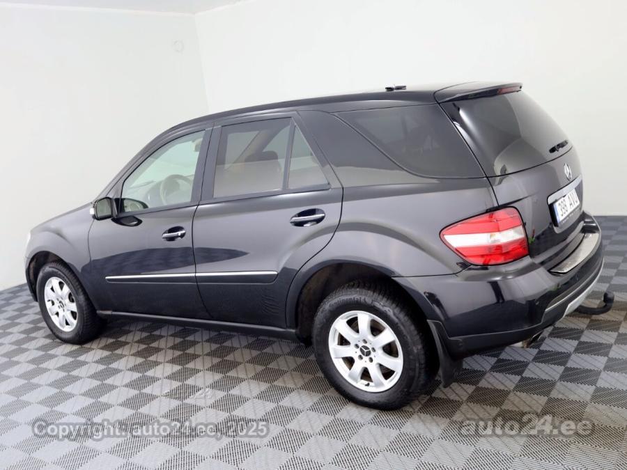 Melns Mercedes-Benz M-Class 2005 Tallina, ar dzinēja tilpumu 3.00 L un nobraukumu 272 tūkst. km par 3999 €, foto 4 vietnē AUTOMOTO.COM.LV