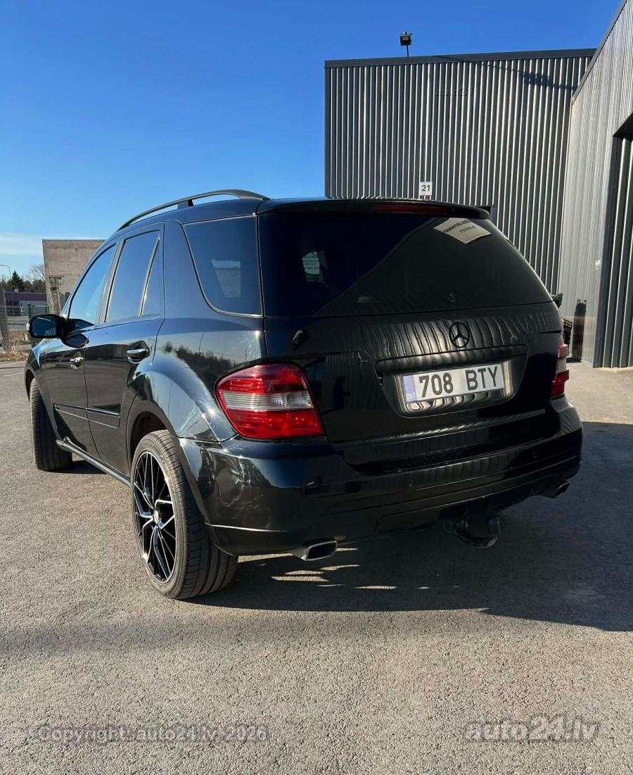 Melns Mercedes-Benz M-Class 2006 Tallina, ar dzinēja tilpumu 3.00 L un nobraukumu 423 tūkst. km par 4999 €, foto 4 vietnē AUTOMOTO.COM.LV