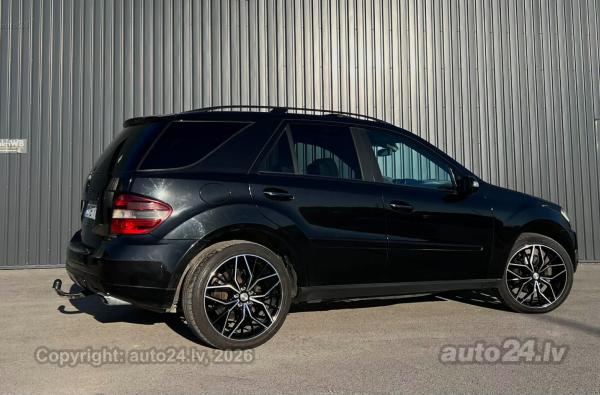 Melns Mercedes-Benz M-Class 2006 Tallina, ar dzinēja tilpumu 3.00 L un nobraukumu 423 tūkst. km par 4999 €, foto 4 vietnē AUTOMOTO.COM.LV