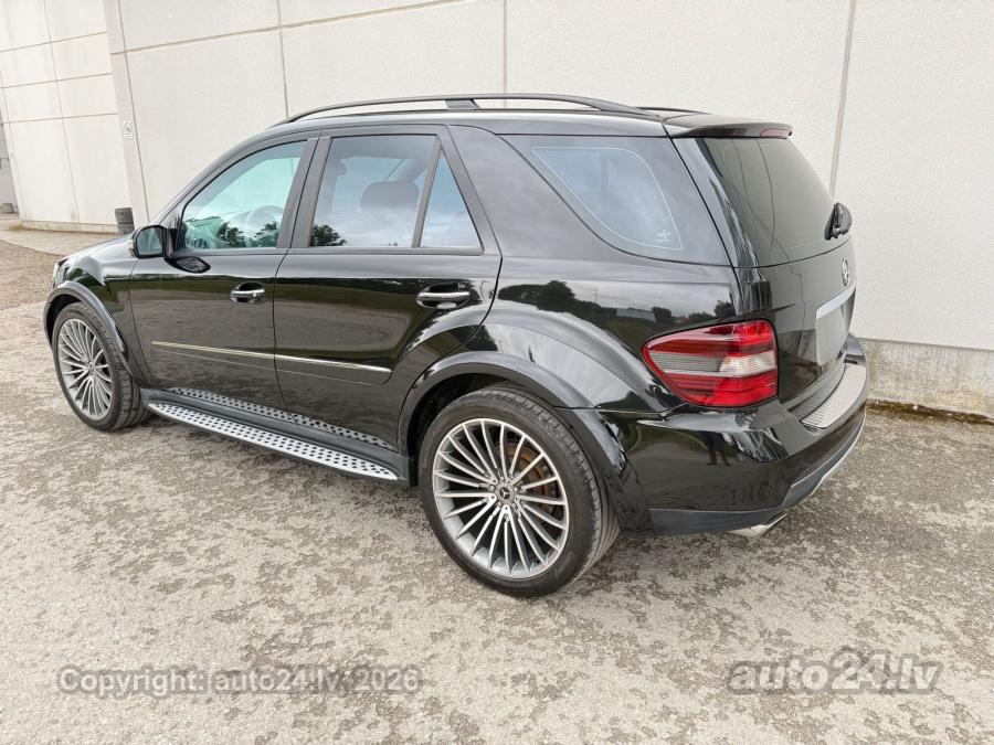 Melns Mercedes-Benz M-Class 2006 Tallina, ar dzinēja tilpumu 3.00 L un nobraukumu 280 tūkst. km par 5555 €, foto 5 vietnē AUTOMOTO.COM.LV