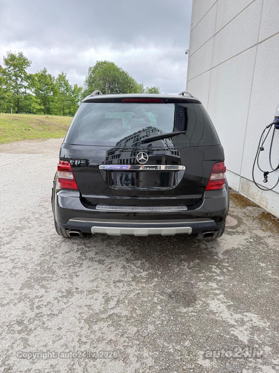 Melns Mercedes-Benz M-Class 2006 Tallina, ar dzinēja tilpumu 3.00 L un nobraukumu 280 tūkst. km par 5555 €, foto 7 vietnē AUTOMOTO.COM.LV