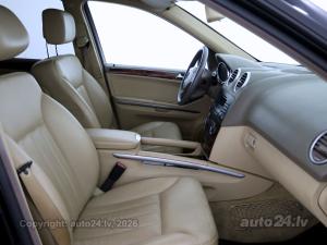 Black Mercedes-Benz M-Class 2006 in Tallinn, with an engine capacity of 3.00 L and mileage of 269 thousand km for 3499 €, photo 7 on AUTOMOTO.COM.LV