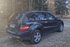 Melns Mercedes-Benz M-Class 2007 Pērnava, ar dzinēja tilpumu 3.00 L un nobraukumu 350 tūkst. km par 5900 €, foto 4 vietnē AUTOMOTO.COM.LV