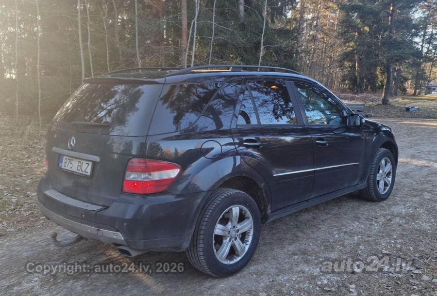 Melns Mercedes-Benz M-Class 2007 Pērnava, ar dzinēja tilpumu 3.00 L un nobraukumu 350 tūkst. km par 5900 €, foto 4 vietnē AUTOMOTO.COM.LV