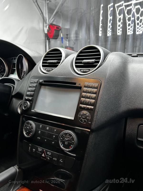Melns Mercedes-Benz M-Class 2007 Tallina, ar dzinēja tilpumu 3.00 L un nobraukumu 298 tūkst. km par 4500 €, foto 3 vietnē AUTOMOTO.COM.LV