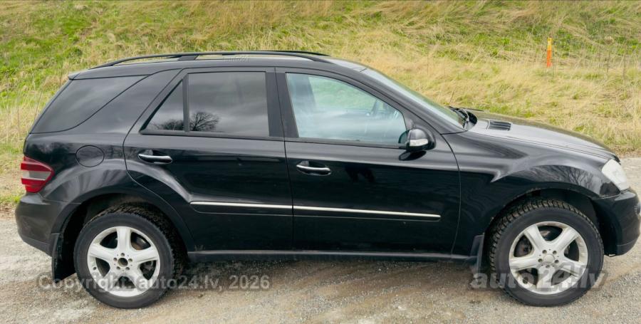 Melns Mercedes-Benz M-Class 2007 Tallina, ar dzinēja tilpumu 3.00 L un nobraukumu 293 tūkst. km par 4900 €, foto 4 vietnē AUTOMOTO.COM.LV