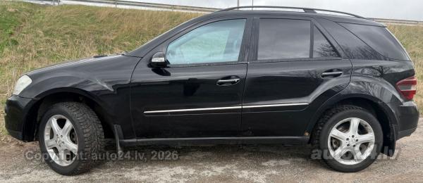 Black Mercedes-Benz M-Class 2007 in Tallinn, with an engine capacity of 3.00 L and mileage of 293 thousand km for 4900 €, photo 7 on AUTOMOTO.COM.LV