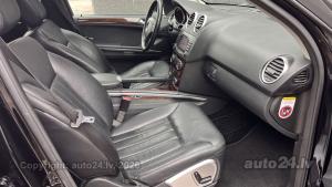 Black Mercedes-Benz M-Class 2007 in Parnu, with an engine capacity of 3.00 L and mileage of 365 thousand km for 4999 €, photo 11 on AUTOMOTO.COM.LV