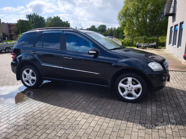 Melns Mercedes-Benz M-Class 2007 Pērnava, ar dzinēja tilpumu 3.00 L un nobraukumu 244 tūkst. km par 6999 €, foto 4 vietnē AUTOMOTO.COM.LV