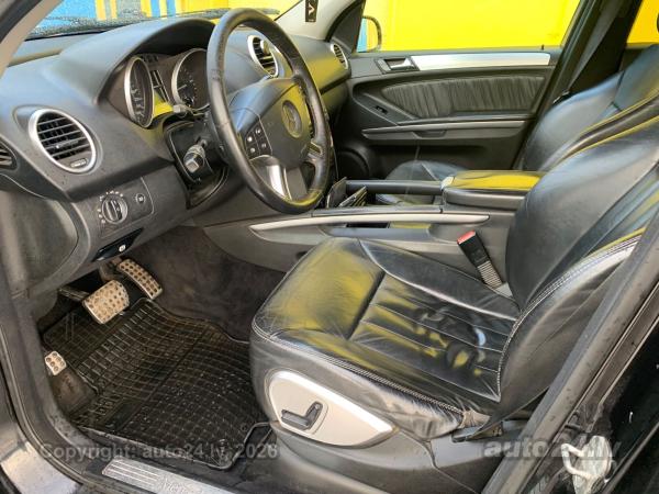 Melns Mercedes-Benz M-Class 2007 Tartu, ar dzinēja tilpumu 3.00 L un nobraukumu 334 tūkst. km par 4300 €, foto 11 vietnē AUTOMOTO.COM.LV