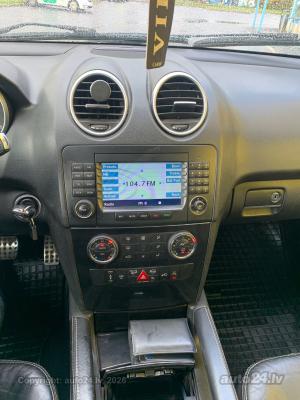Melns Mercedes-Benz M-Class 2007 Tartu, ar dzinēja tilpumu 3.00 L un nobraukumu 334 tūkst. km par 4300 €, foto 15 vietnē AUTOMOTO.COM.LV
