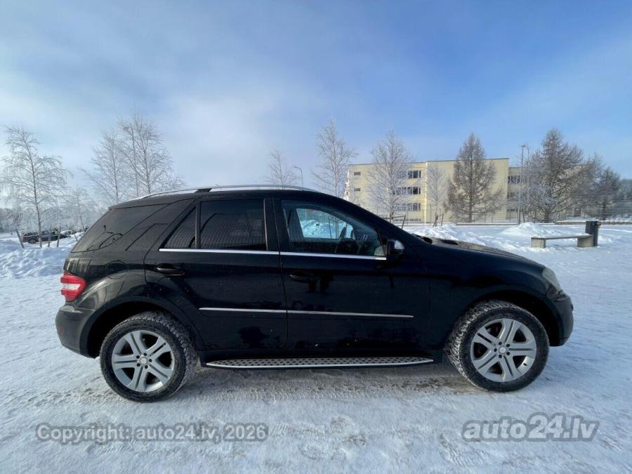Black Mercedes-Benz M-Class 2008 in Tartu, with an engine capacity of 3.00 L and mileage of 284 thousand km for 7799 €, photo 7 on AUTOMOTO.COM.LV