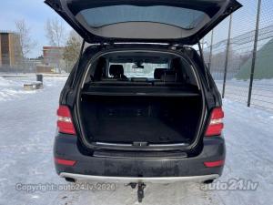 Black Mercedes-Benz M-Class 2008 in Tartu, with an engine capacity of 3.00 L and mileage of 284 thousand km for 7799 €, photo 9 on AUTOMOTO.COM.LV