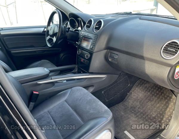 Melns Mercedes-Benz M-Class 2008 Tartu, ar dzinēja tilpumu 3.00 L un nobraukumu 284 tūkst. km par 7799 €, foto 11 vietnē AUTOMOTO.COM.LV