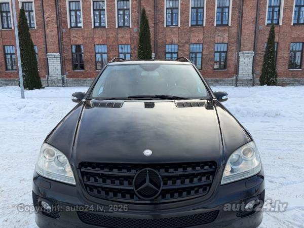 Melns Mercedes-Benz M-Class 2008 Tallina, ar dzinēja tilpumu 2.99 L un nobraukumu 361 tūkst. km par 6990 €, foto 4 vietnē AUTOMOTO.COM.LV