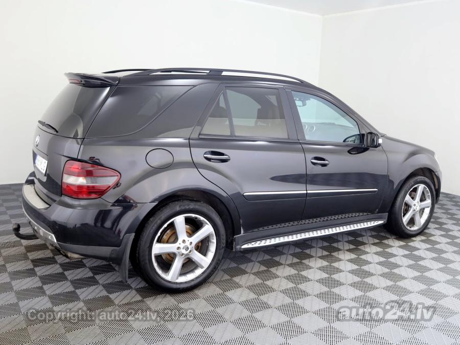 Black Mercedes-Benz M-Class 2008 in Tallinn, with an engine capacity of 3.00 L and mileage of 318 thousand km for 2999 €, photo 4 on AUTOMOTO.COM.LV
