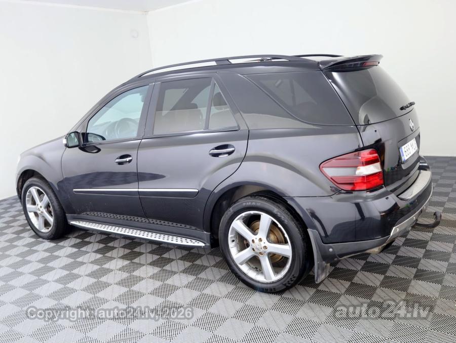 Black Mercedes-Benz M-Class 2008 in Tallinn, with an engine capacity of 3.00 L and mileage of 318 thousand km for 2999 €, photo 5 on AUTOMOTO.COM.LV
