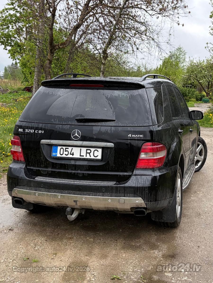 Black Mercedes-Benz M-Class 2008 in Tallinn, with an engine capacity of 3.00 L and mileage of 332 thousand km for 8500 €, photo 7 on AUTOMOTO.COM.LV