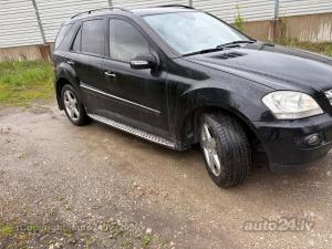 Black Mercedes-Benz M-Class 2008 in Tallinn, with an engine capacity of 3.00 L and mileage of 332 thousand km for 8500 €, photo 8 on AUTOMOTO.COM.LV
