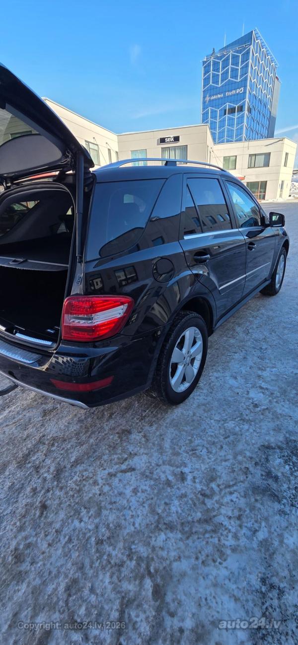 Melns Mercedes-Benz M-Class 2009 Tallina, ar dzinēja tilpumu 3.00 L un nobraukumu 409 tūkst. km par 8000 €, foto 4 vietnē AUTOMOTO.COM.LV