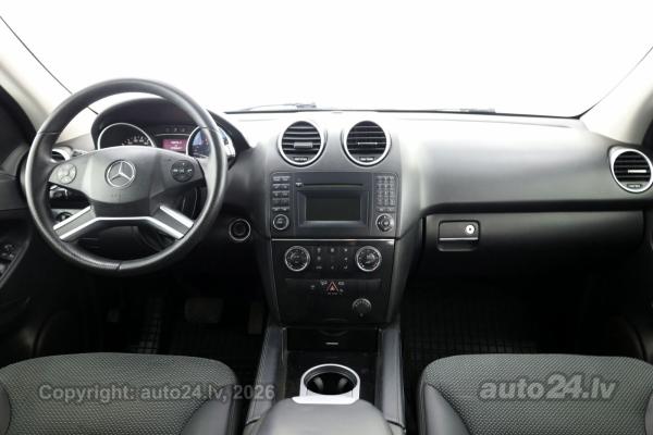 Black Mercedes-Benz M-Class 2009 in Tallinn, with an engine capacity of 3.00 L and mileage of 269 thousand km for 5999 €, photo 5 on AUTOMOTO.COM.LV